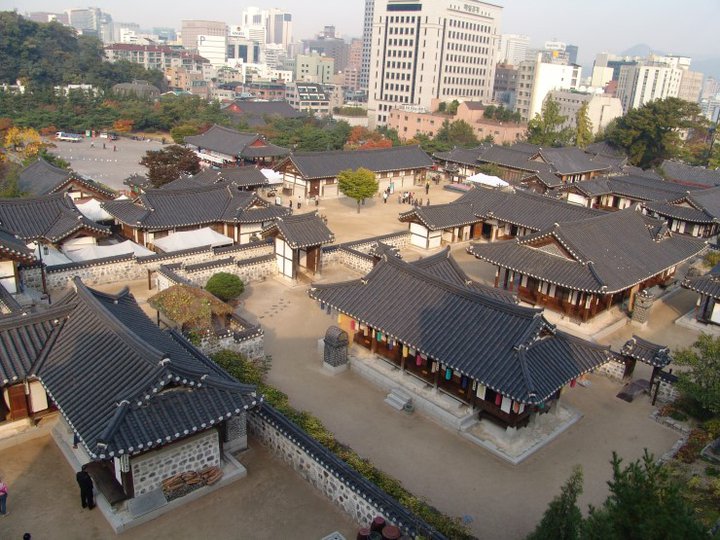 la clase "Sagunja" en Namsangol Hanok Maeul/ la casa corea tradicional ...